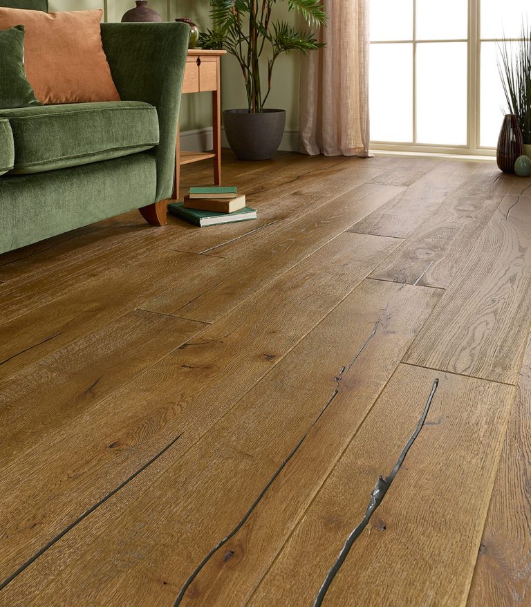 Golden Distressed Oak Plank, Hard Wax Oiled - 220mm x 15mm Engineered ...